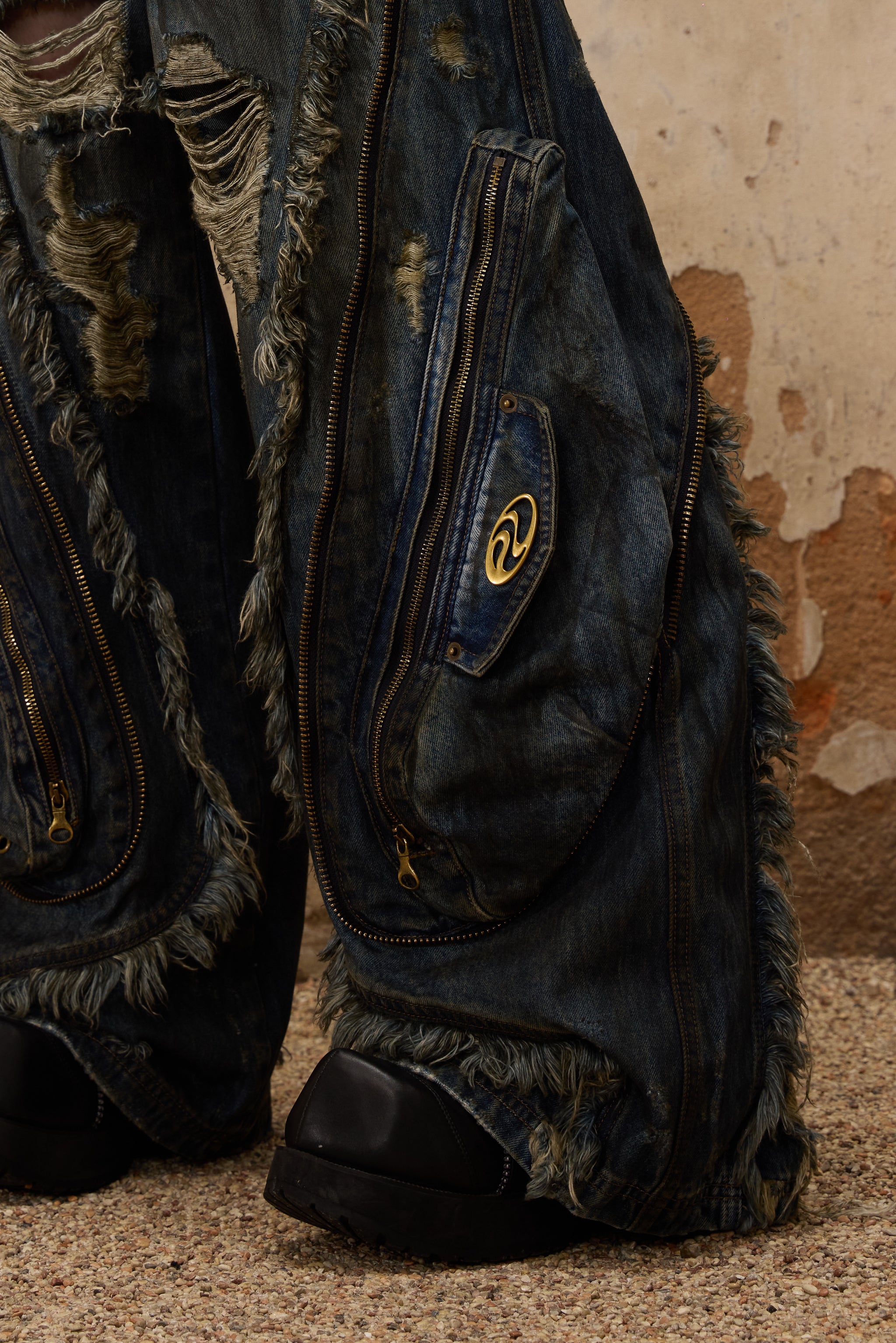 Personsoul Aliens Dirty Ripped Denim Jeans – personsoul